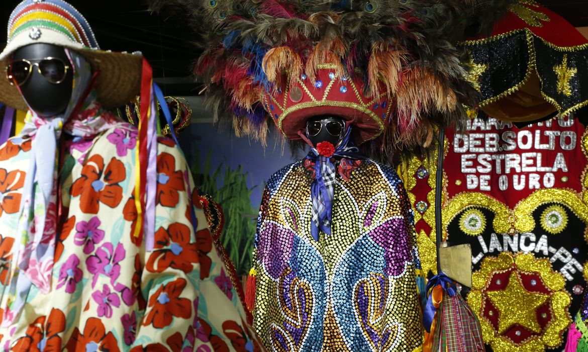 Exposição gratuita na Av. Paulista celebra a magia do Maracatu Rural ...